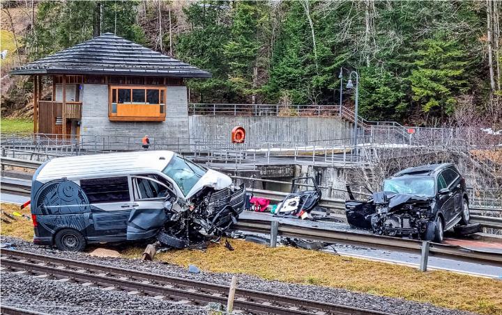 Frontalkollision zweier Autos