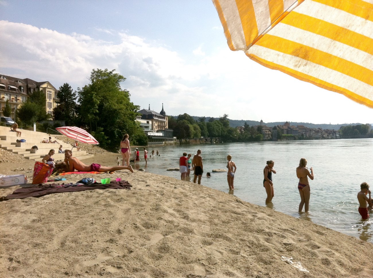 Soll man im Rhein noch baden?